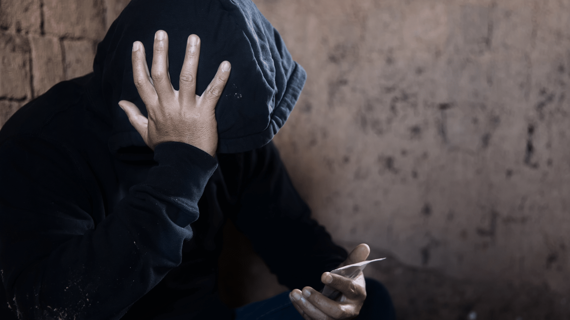 What Is the Fentanyl Fold? Signs, Dangers & How to Respond