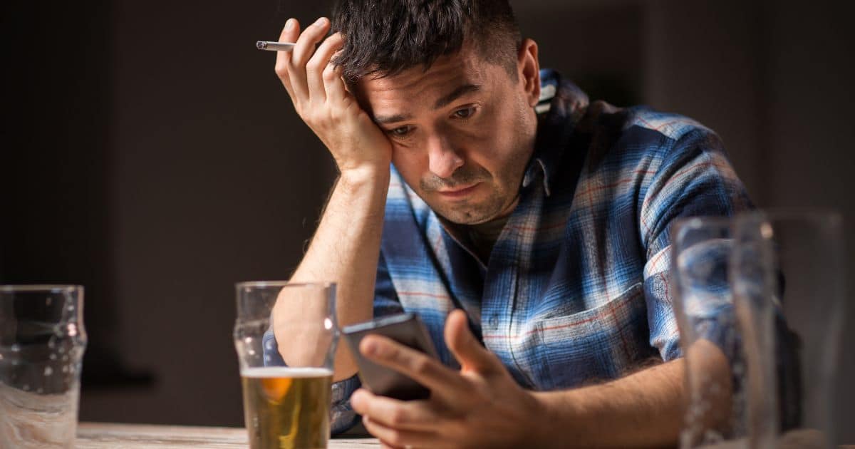 What are Drunk Eyes? Alcoholic Eyes Symptoms & Causes